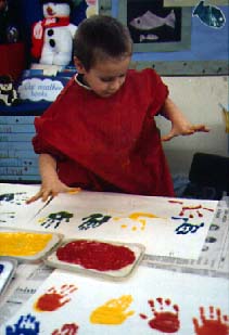 Mixing colours and making hand prints | NSEAD